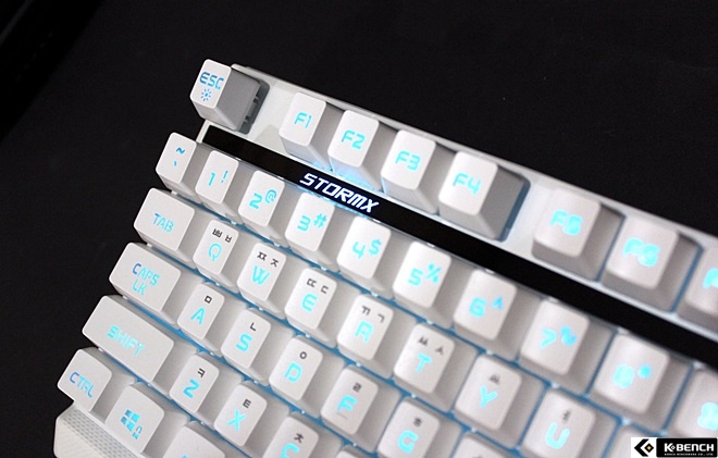 가성비로 통하는 게이밍 키보드, 제닉스 STORMX TITAN LT | 케이벤치 리뷰