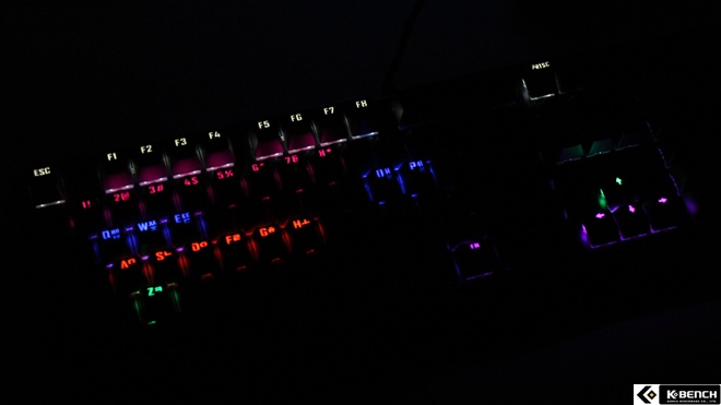다채로운 LED로 미려함을 더한 기계식 키보드, 제닉스 STORMX K5 | 케이벤치 리뷰