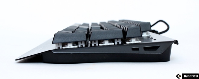 다채로운 LED로 미려함을 더한 기계식 키보드, 제닉스 STORMX K5 | 케이벤치 리뷰