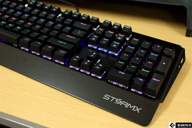 다채로운 LED로 미려함을 더한 기계식 키보드, 제닉스 STORMX K5 | 케이벤치 리뷰