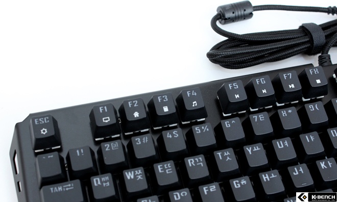 다채로운 LED로 미려함을 더한 기계식 키보드, 제닉스 STORMX K5 | 케이벤치 리뷰