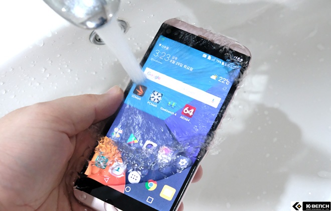 중가형 스마트폰의 반란, 플래그쉽 그대로 'LG Q8' | 케이벤치 리뷰