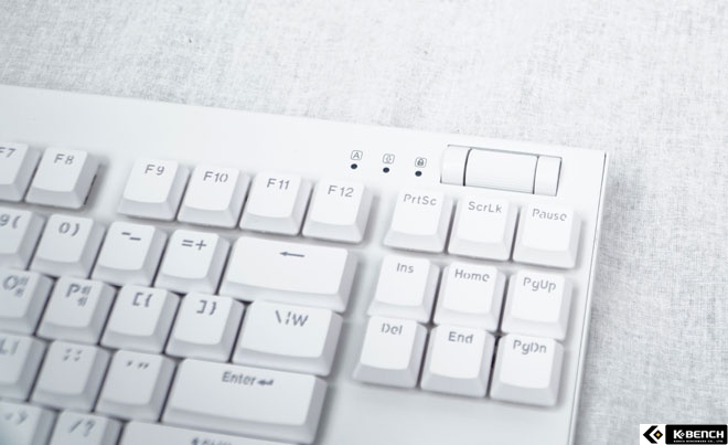 책상 위 공간 활용을 위한 게이밍 키보드, 앱코 K641 TKL SLIM PLUS | 케이벤치 리뷰