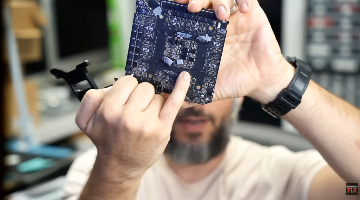 지포스 RTX 5090 FE, 사설 수리 어려워.. 전용 부품이 문제 | 케이벤치 주요뉴스