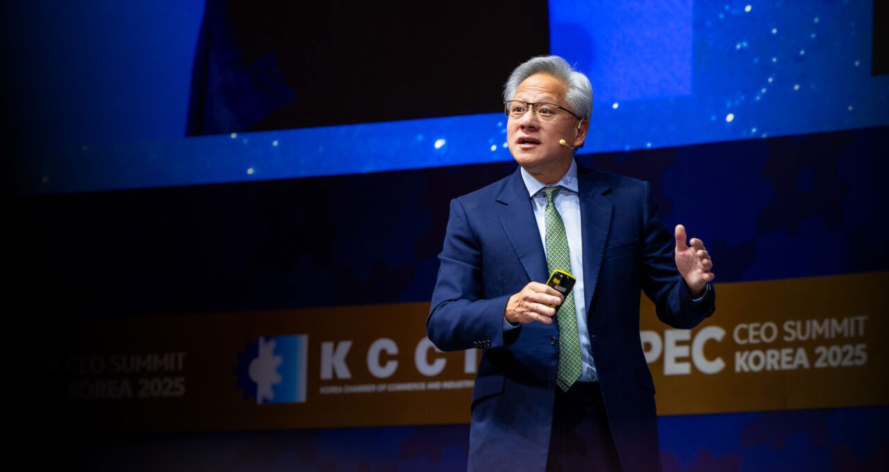 엔비디아 젠슨 황 CEO, APEC CEO 서밋서 한국 AI 산업혁명을 이끌 역사적 파트너십 발표 | 케이벤치 보도자료
